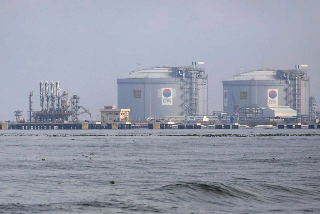 Petronet LNG share price jumps 5% on Rs 500 crore net profit in Apr-Jun ...