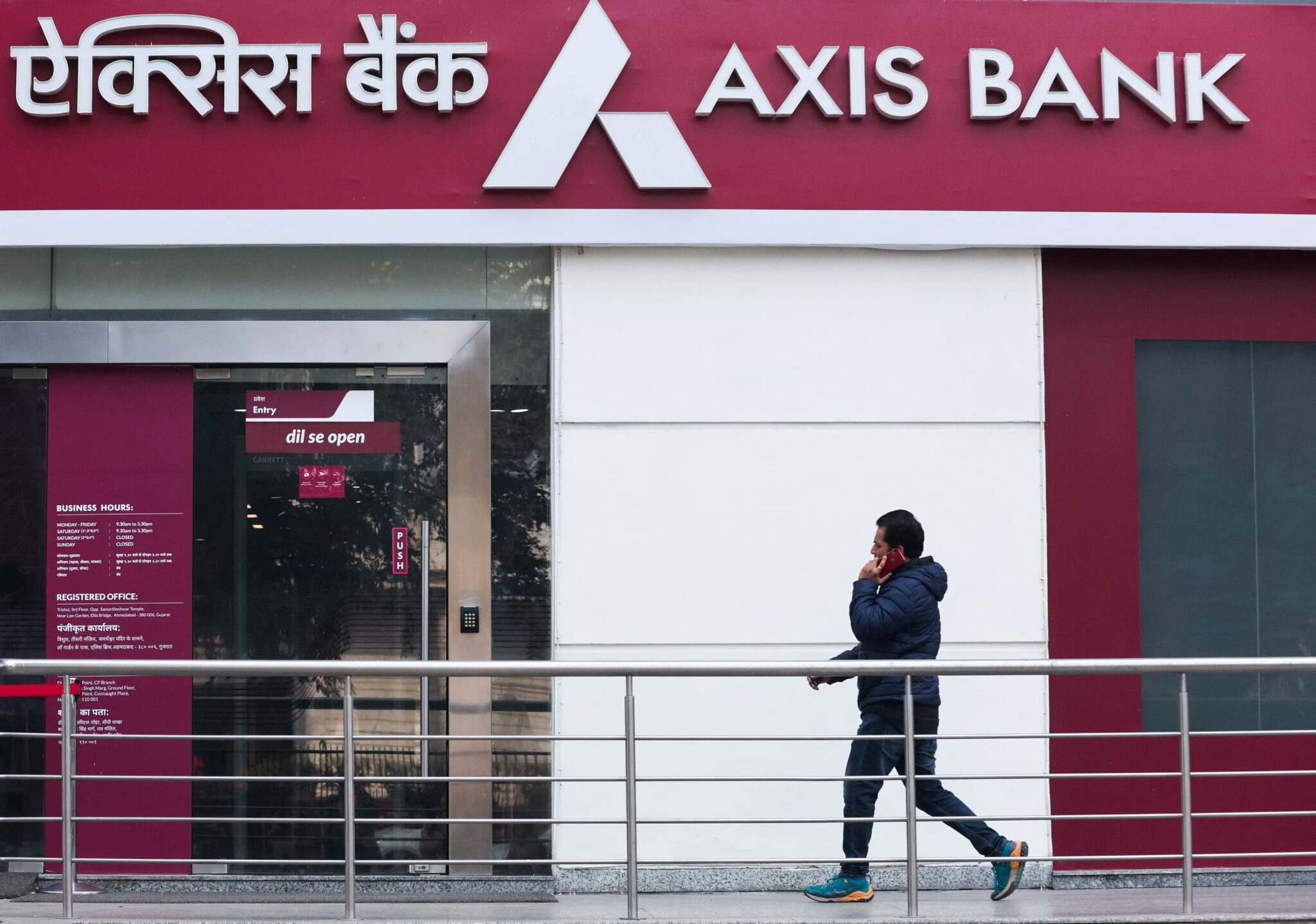 Analysts cut Axis Bank share target after Q3, but valuation lends ...